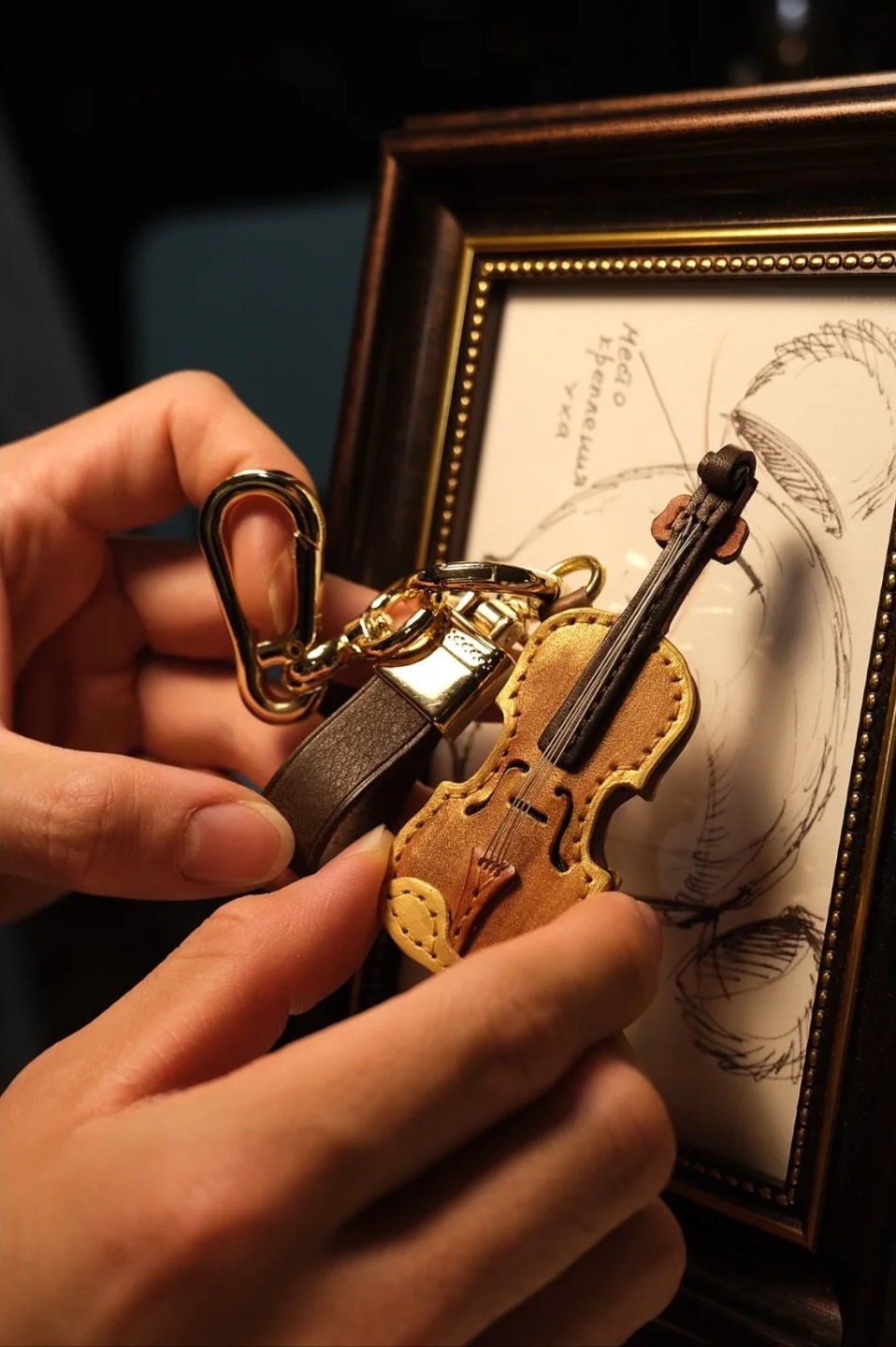 Crafted Leather Violin & Cello Keychain🎻 – ffmetro