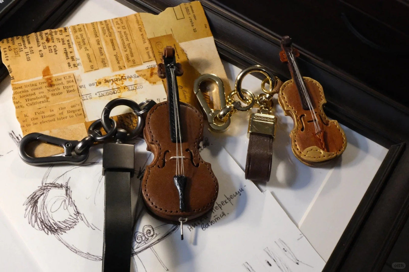 Crafted Leather Violin & Cello Keychain🎻 – ffmetro