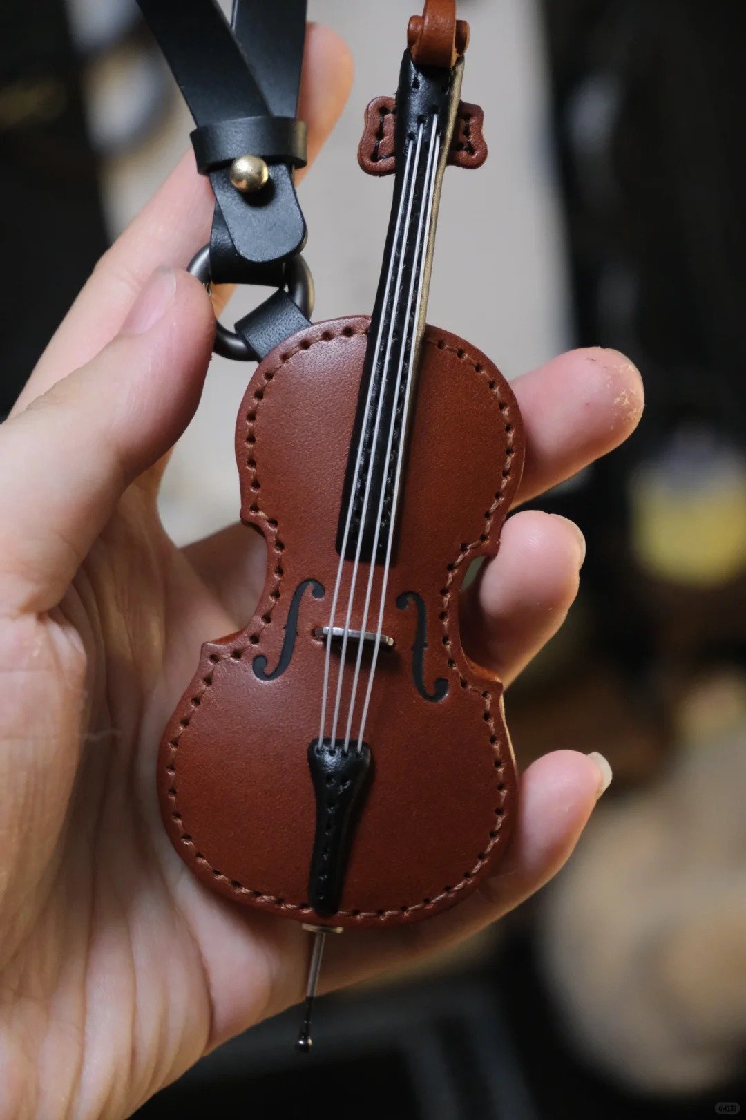 Crafted Leather Violin & Cello Keychain🎻 – ffmetro